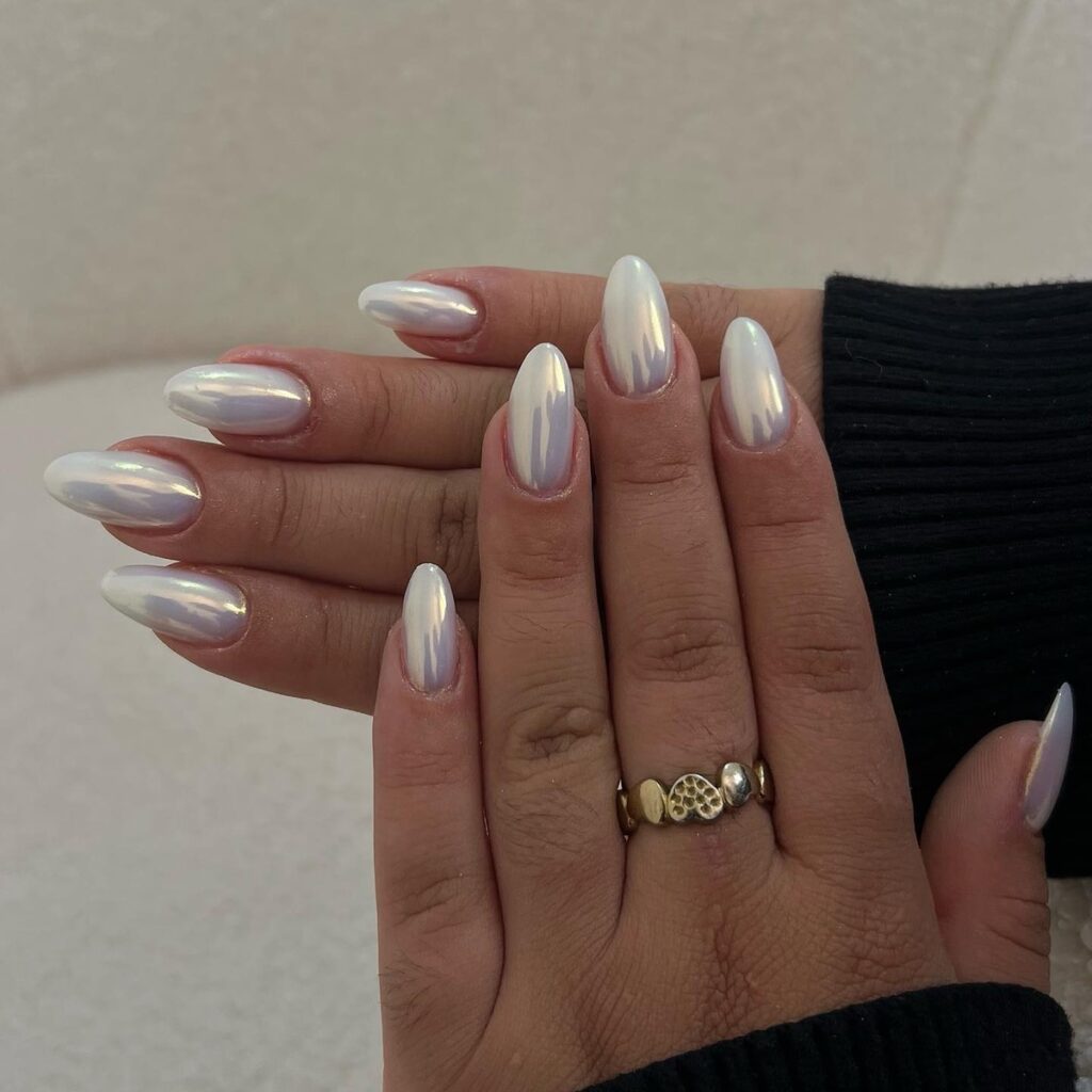18 Classy White Chrome Nail Designs - Archeworks