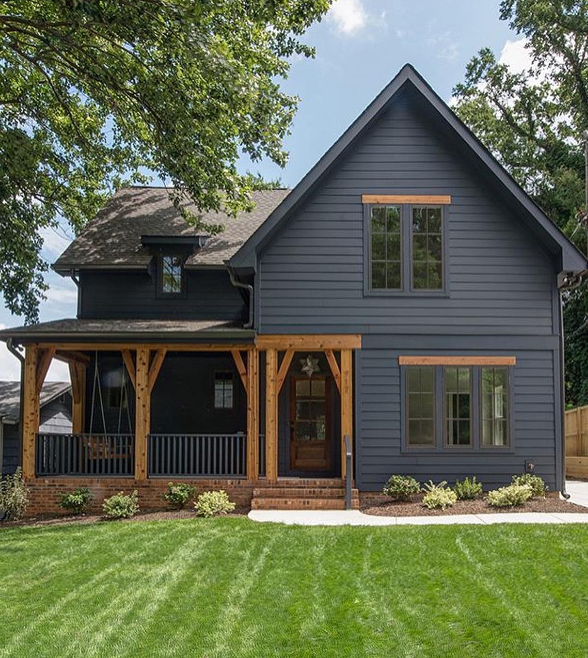18 Beautiful Dark House Exterior Color Inspirations - Archeworks