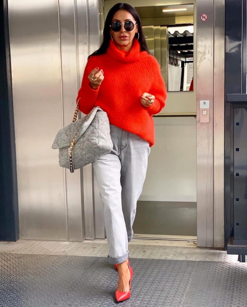 18 Chic Red Sweater Outfits for Winter to Try - Archeworks