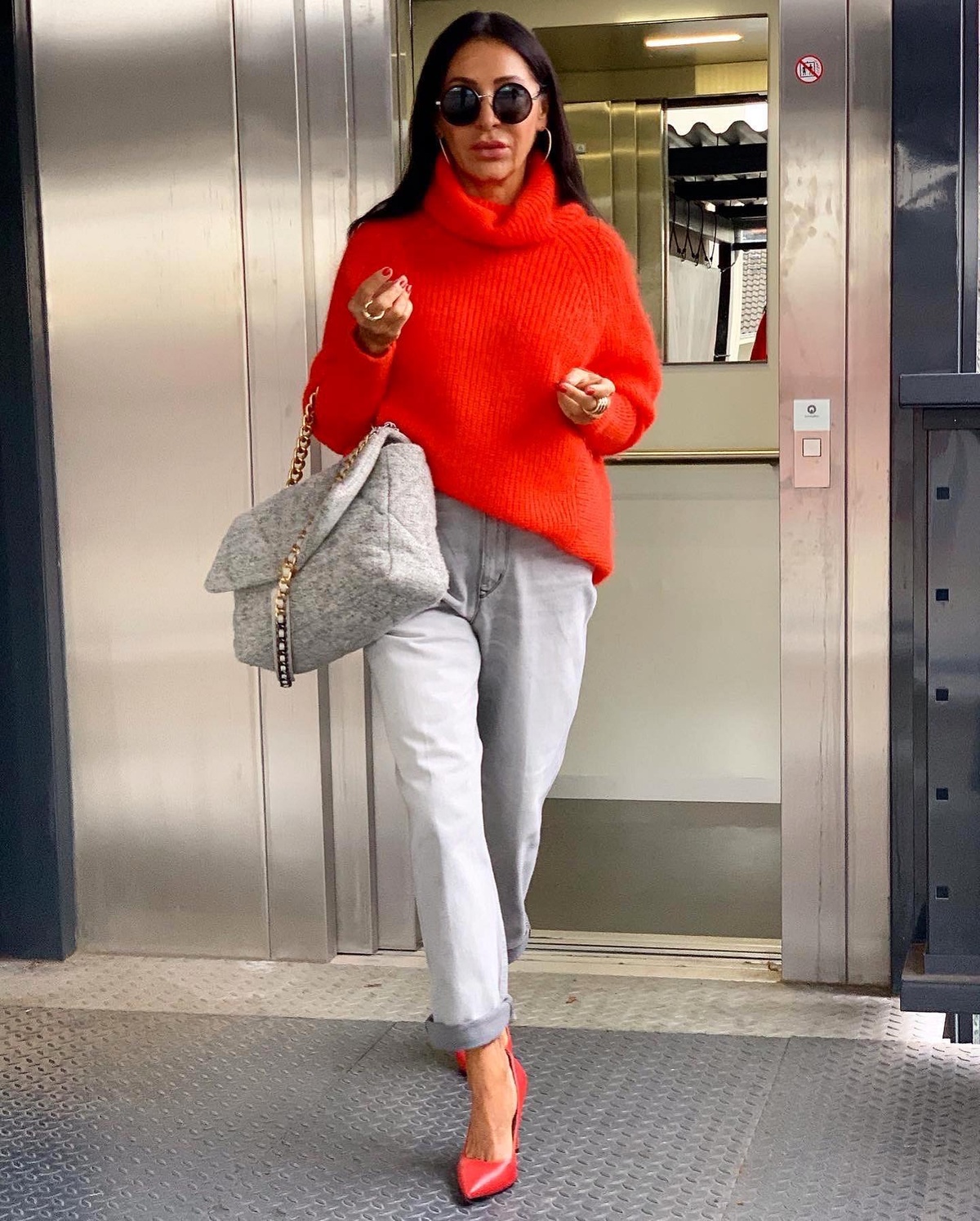 18 Chic Red Sweater Outfits for Winter to Try - Archeworks