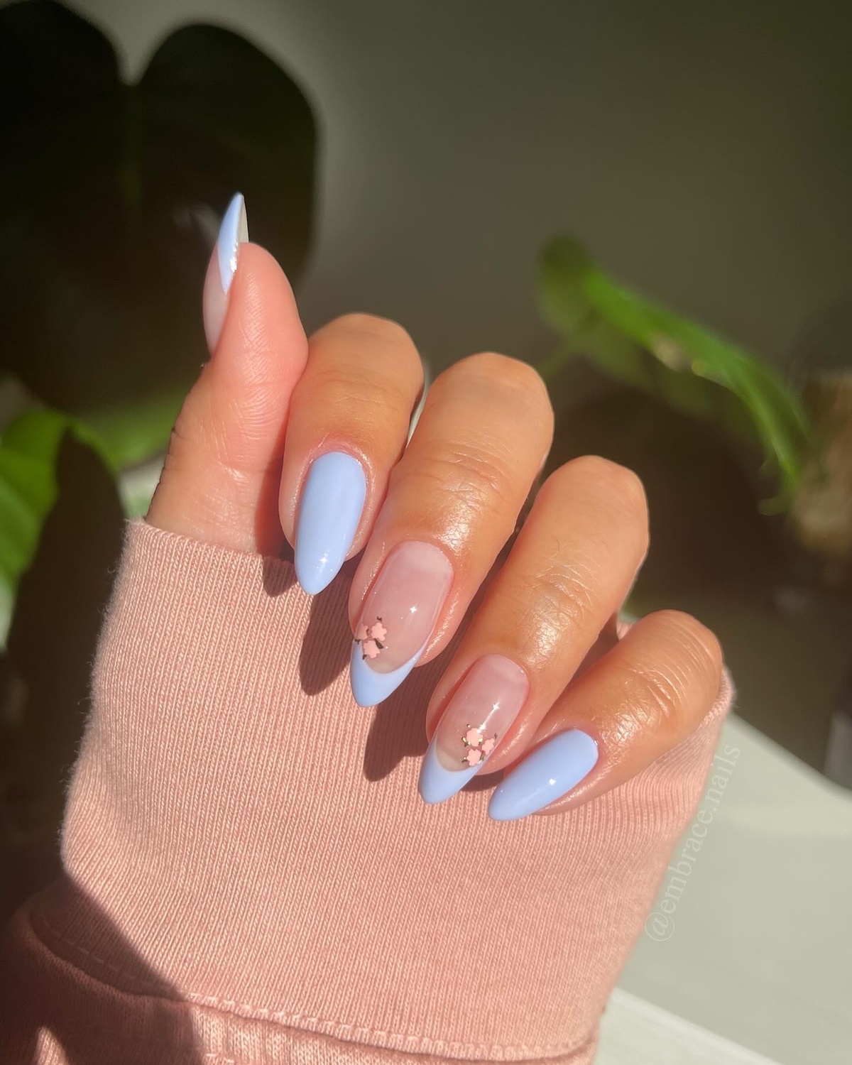 18 Trendy Blue French Nails for a Chic Look - Archeworks