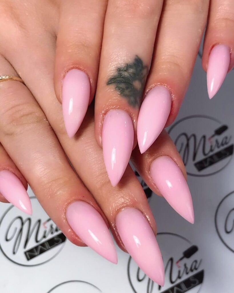 18 Charming Short Stiletto Nail Styles to Inspire - Archeworks