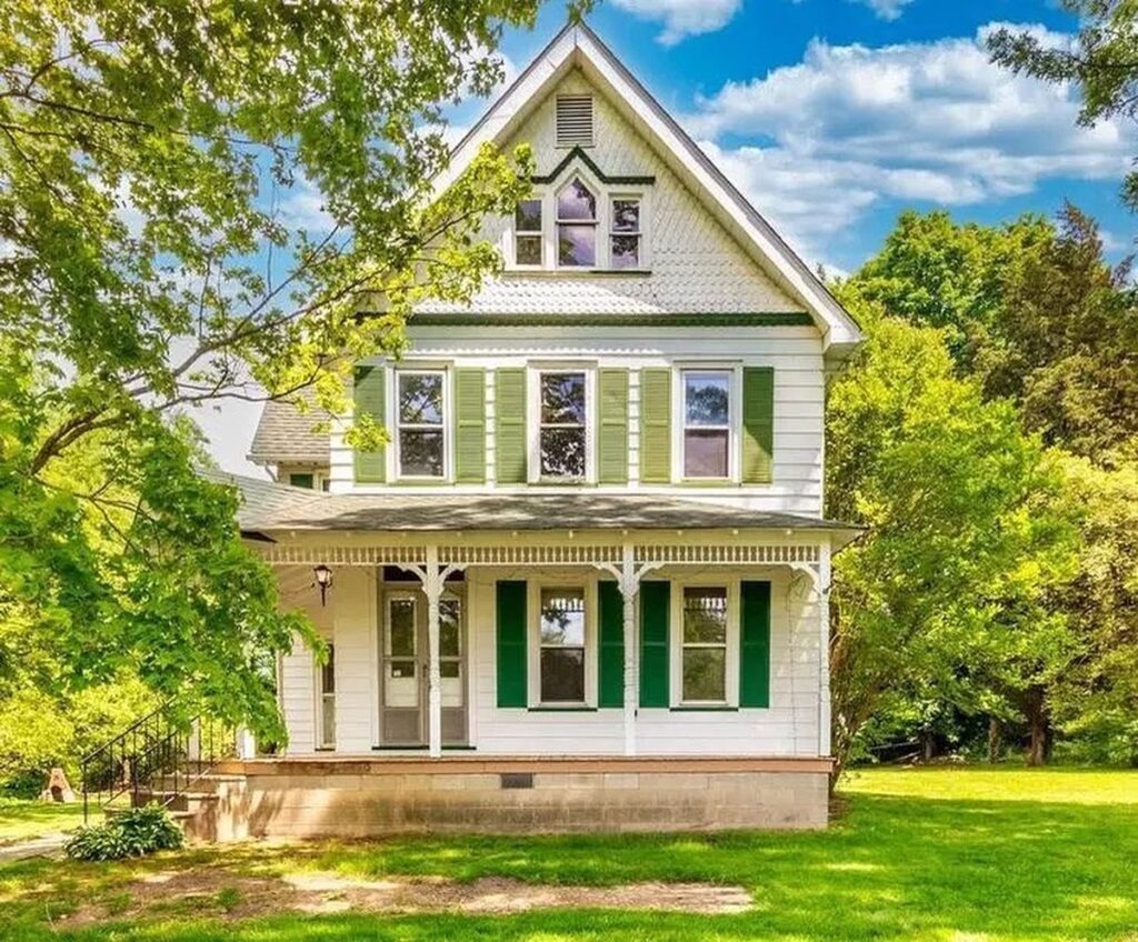 18 Modern Victorian Home Inspirations for Classic Elegance - Archeworks